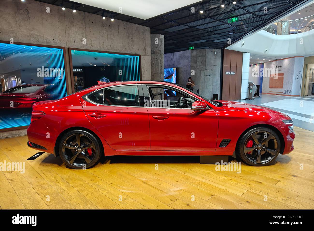 Genesis car hi-res stock photography and images - Alamy