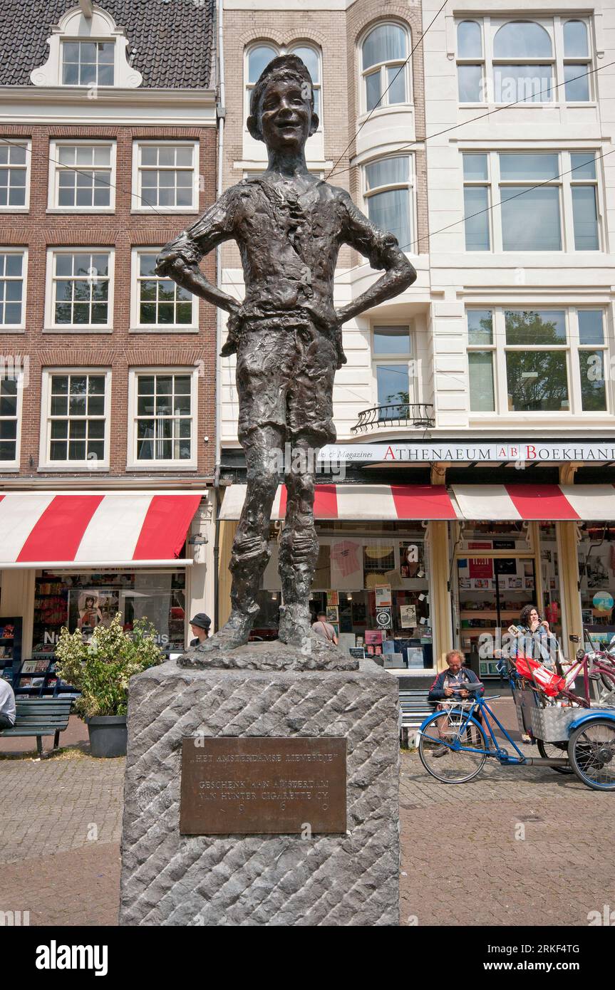Het Lieverdje bronze statue (by the dutch artist Carel Kneulman) in ...