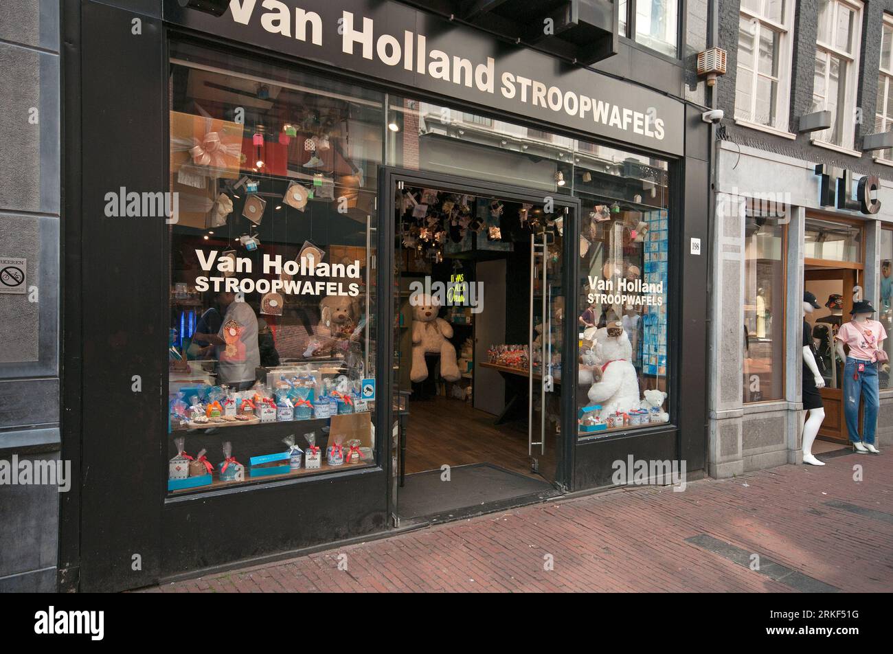 Van Holland Stroopwafels pastry shop in Kalverstraat, Amsterdam ...