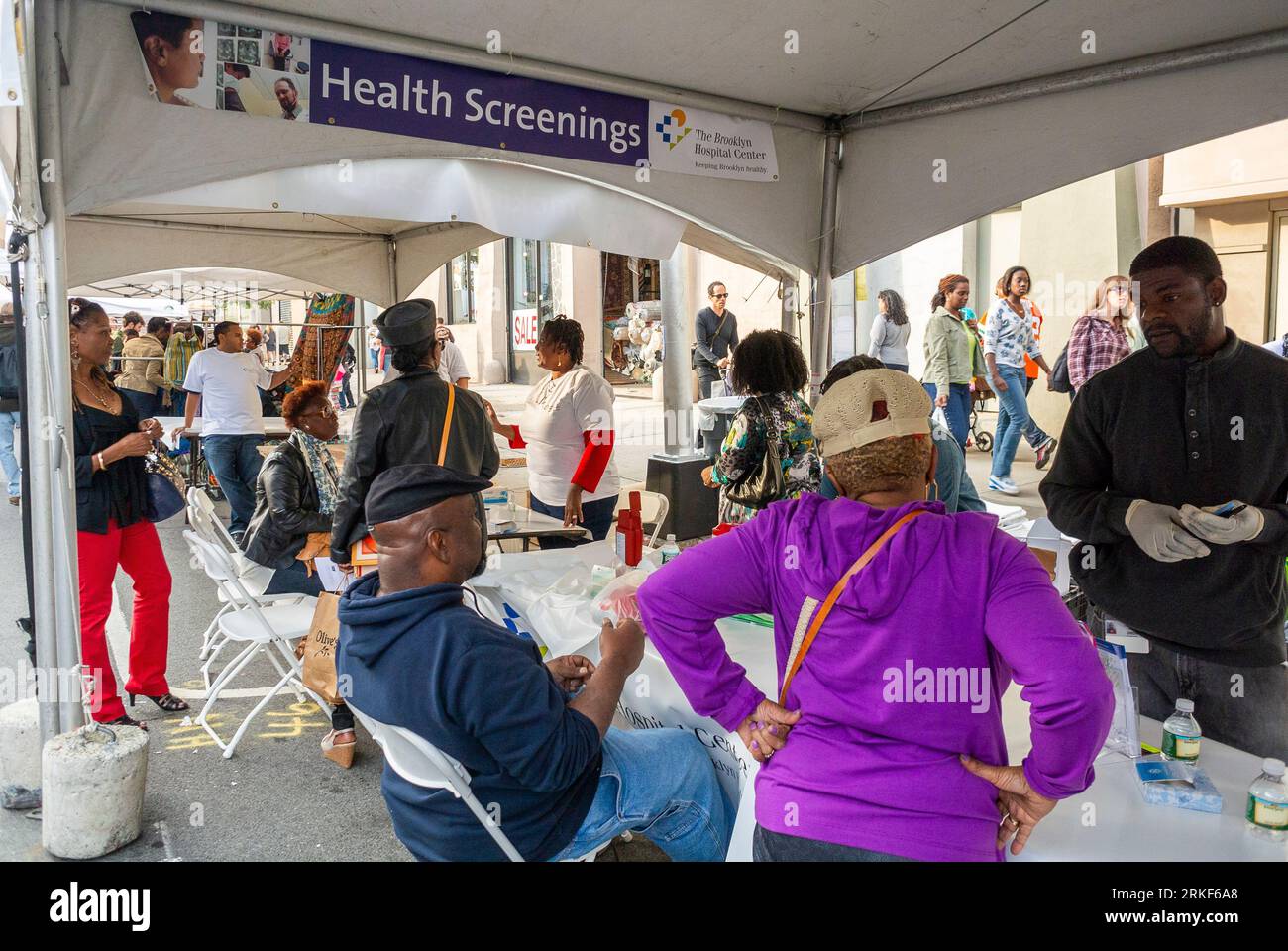 Crowded hospital usa hi-res stock photography and images - Alamy