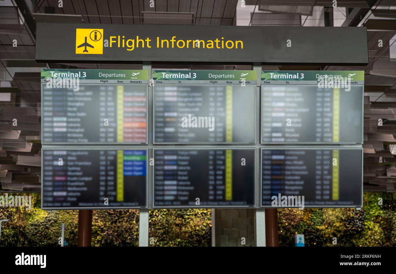 Flight information screens at Singapore Changi Airport Stock Photo - Alamy