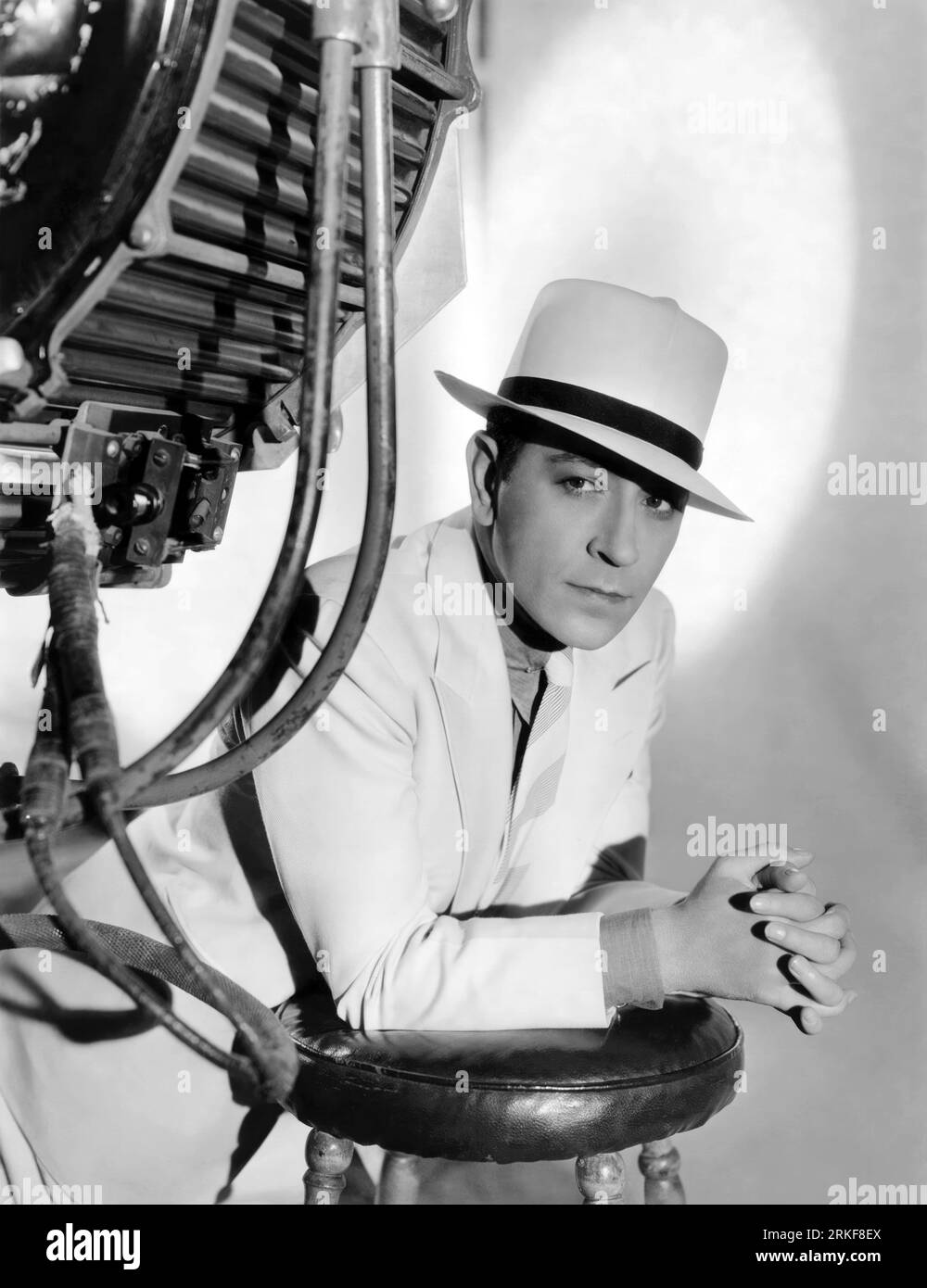 George raft 1930s portrait hi-res stock photography and images - Alamy