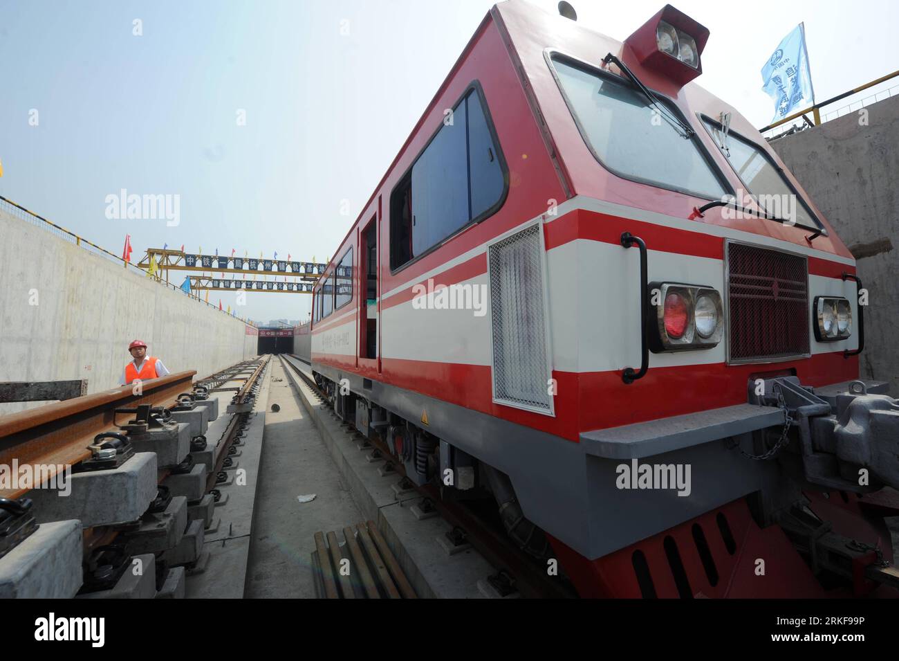 Track laying vehicle hi-res stock photography and images - Alamy