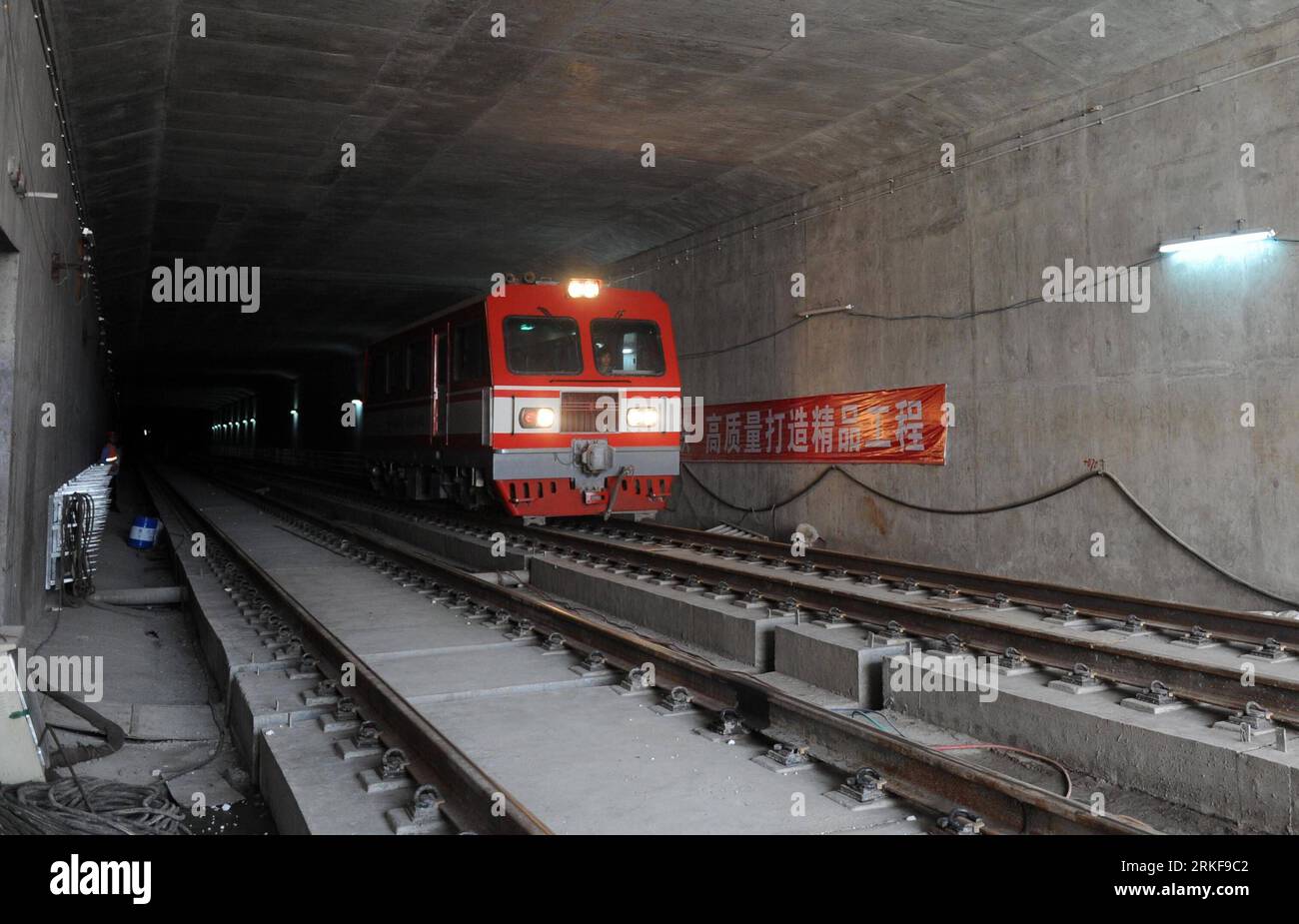 Track laying vehicle hi-res stock photography and images - Alamy