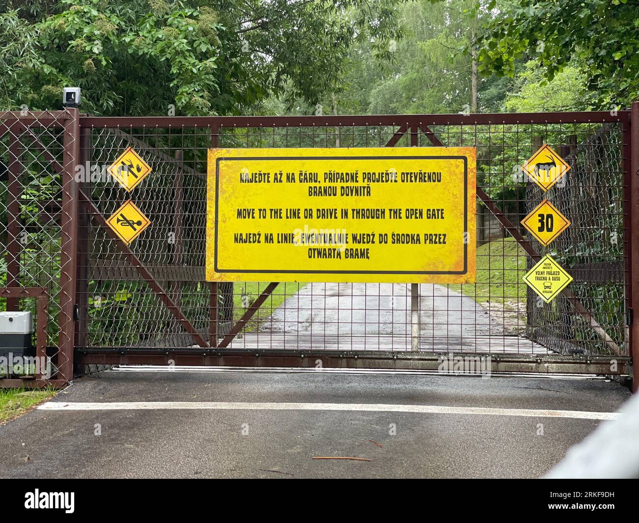 Drive through gate hi-res stock photography and images - Alamy
