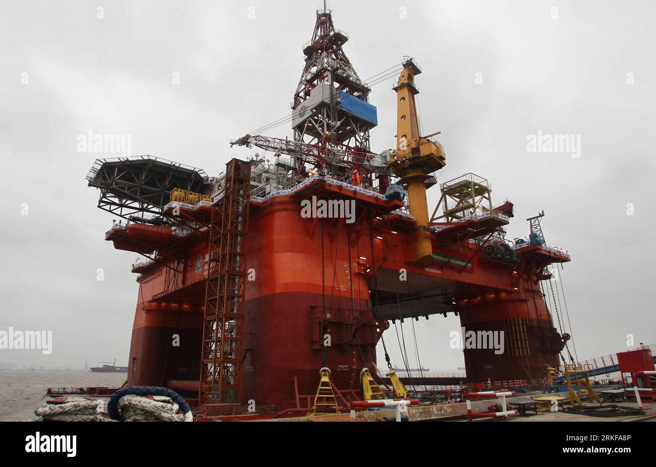 Semi submersible rigs hi-res stock photography and images - Alamy