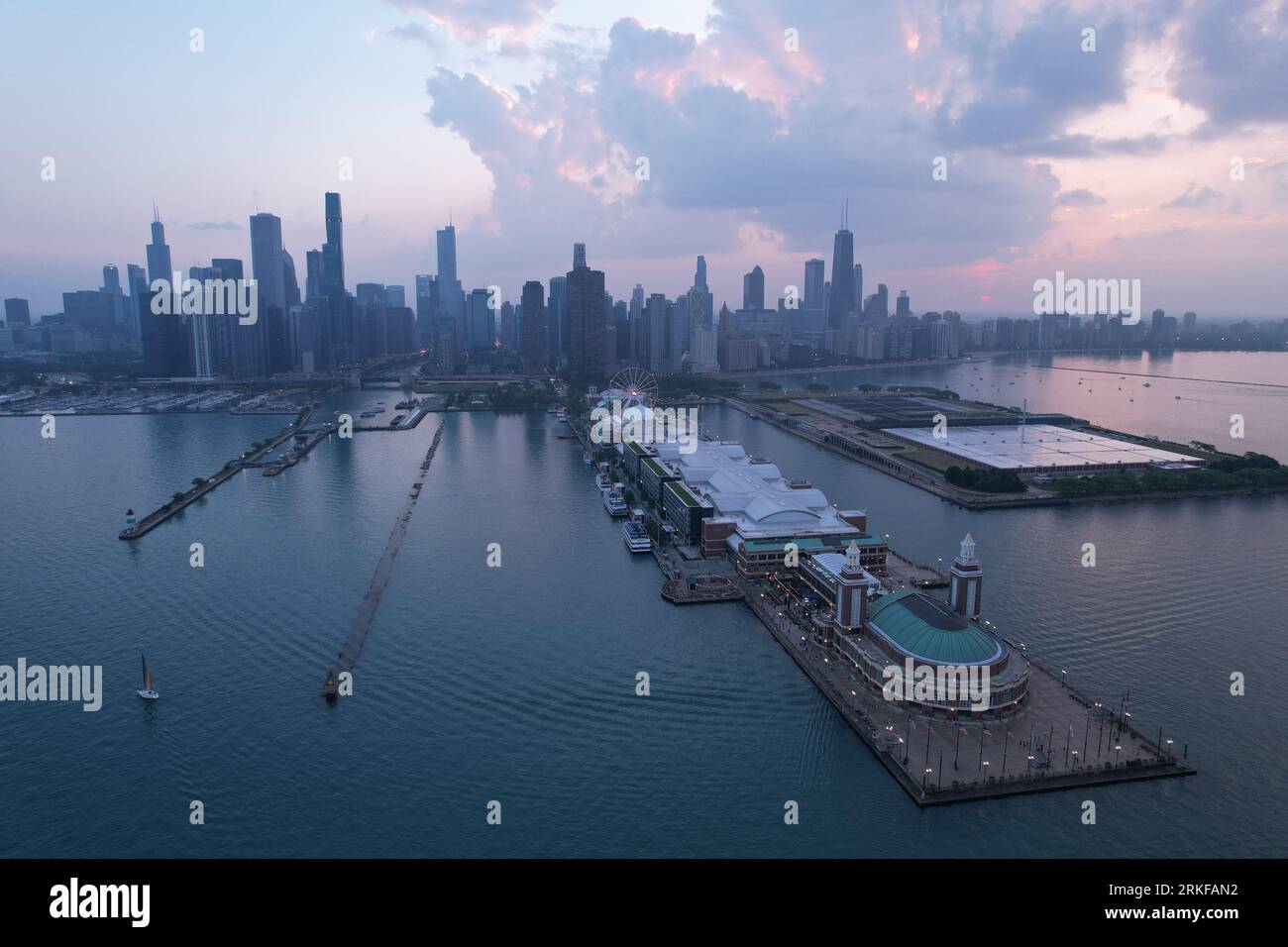 Stunning aerial sunset view chicago hi-res stock photography and images ...