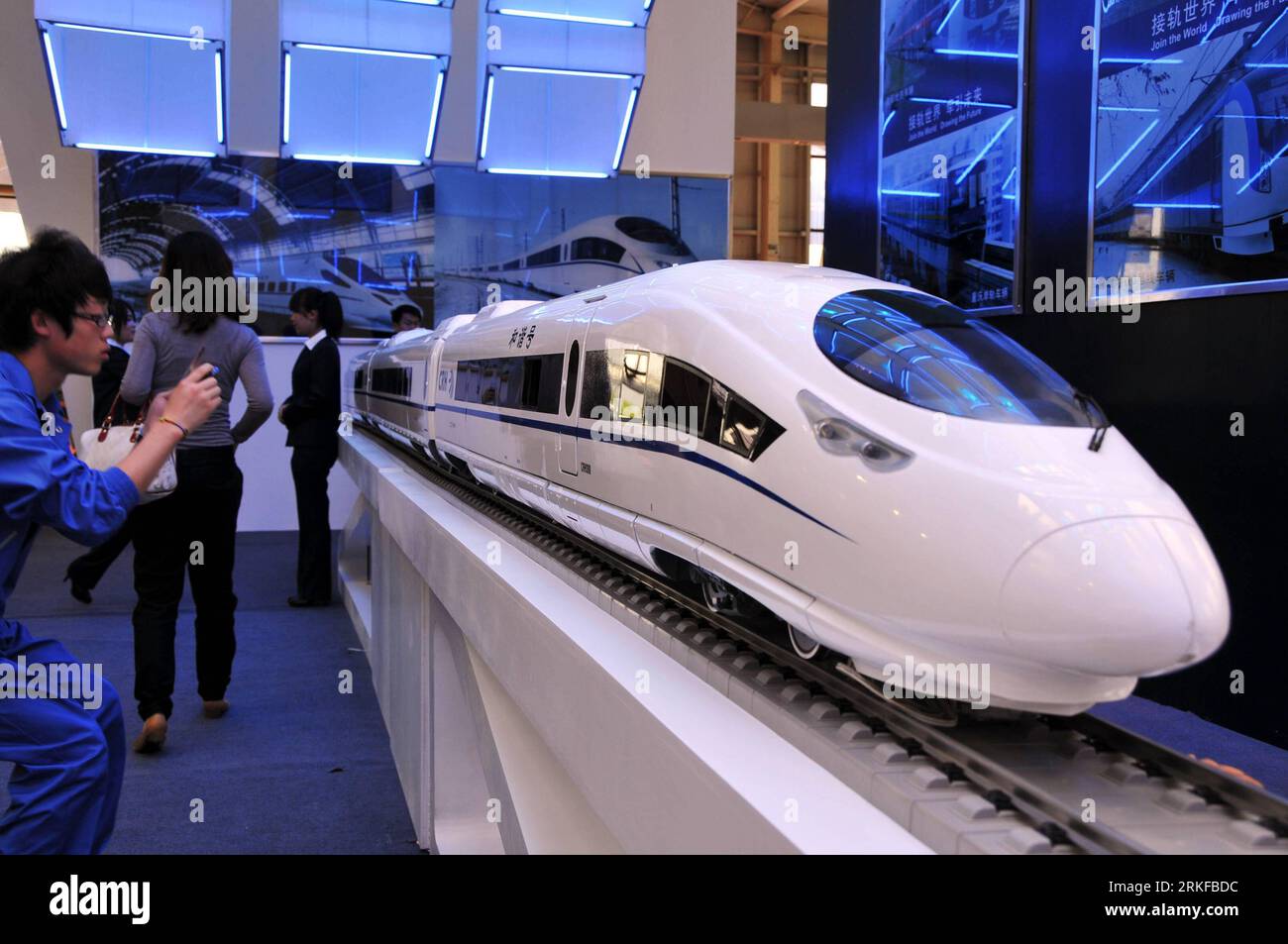 Model chinese high speed train hi-res stock photography and images - Alamy