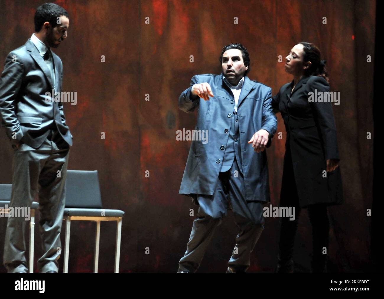 Islamic art for theater hi-res stock photography and images - Alamy