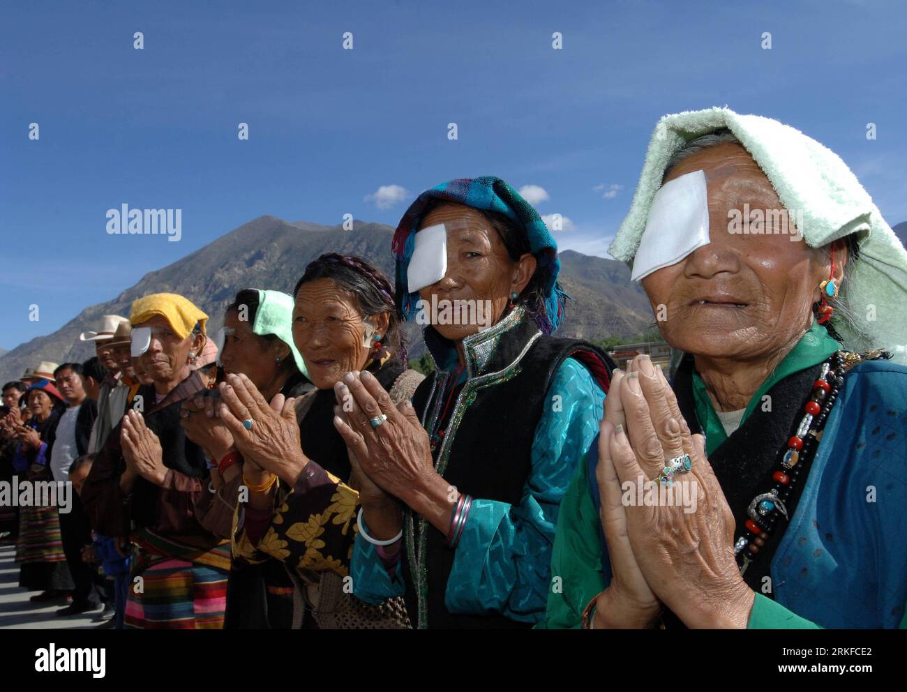 Lhasa express train hi-res stock photography and images - Alamy