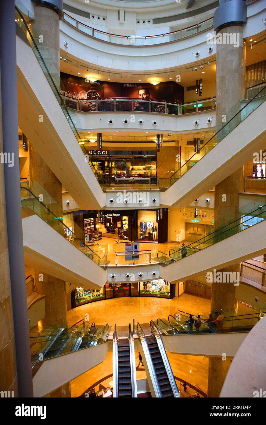 Taipei 101 interior hi-res stock photography and images - Alamy