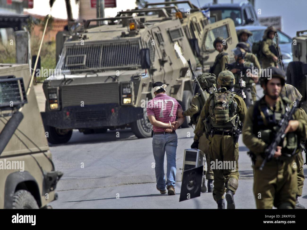 Israeli soldier arrests hi-res stock photography and images - Alamy