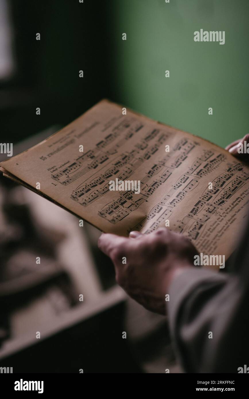 Artist notebook hi-res stock photography and images - Alamy