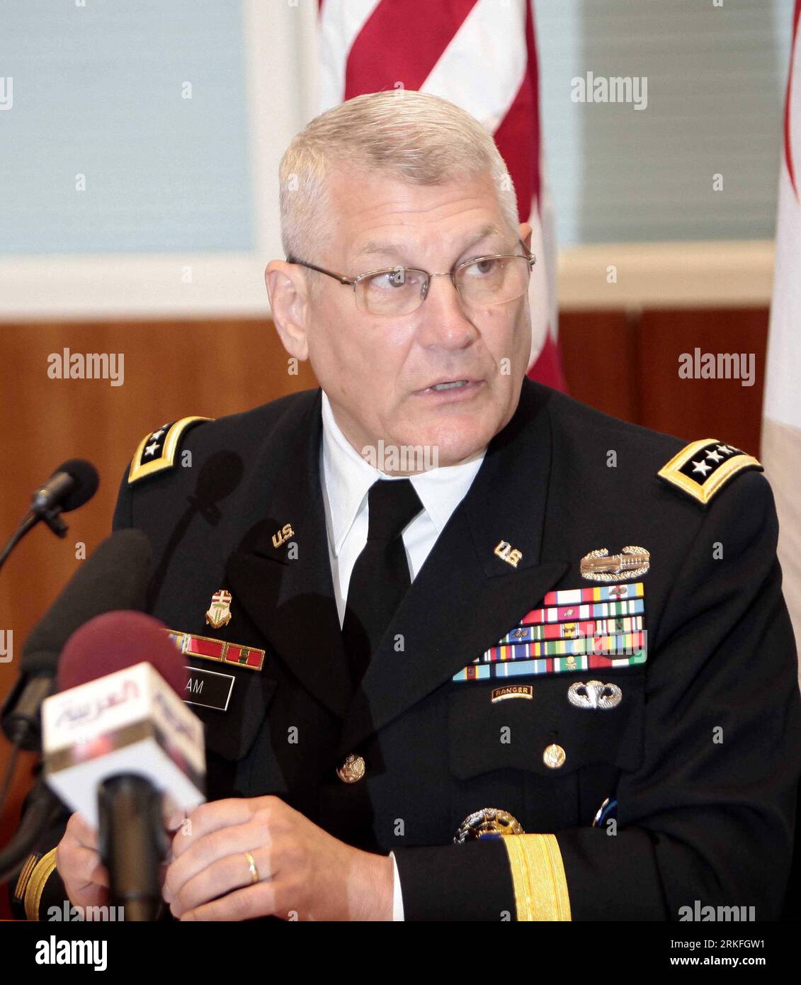 Africom commander general carter ham hi-res stock photography and ...