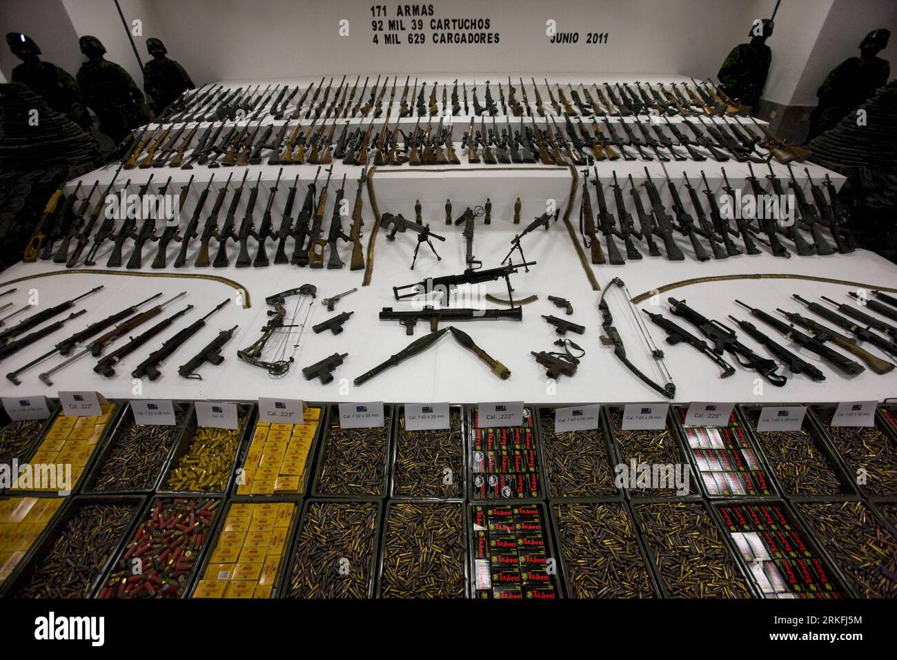 Arsenal de rifles hi-res stock photography and images - Alamy