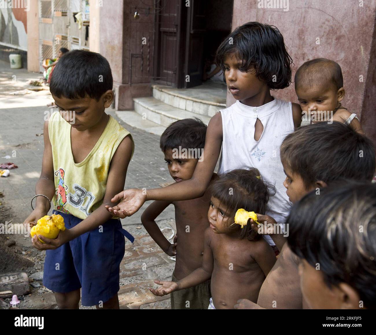 Calcutta poverty hi-res stock photography and images - Alamy