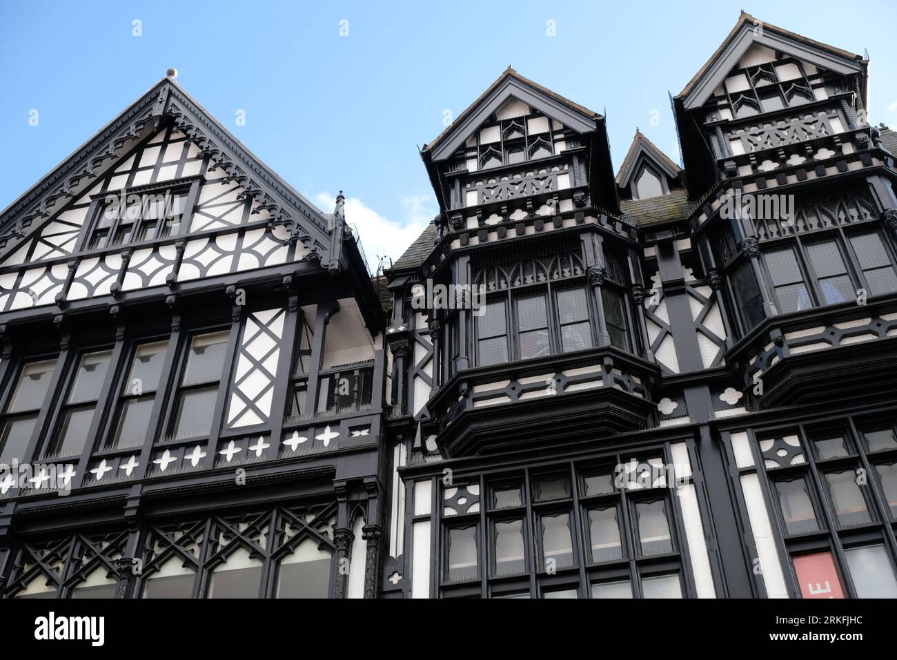 Tudor revival architecture hi-res stock photography and images - Alamy