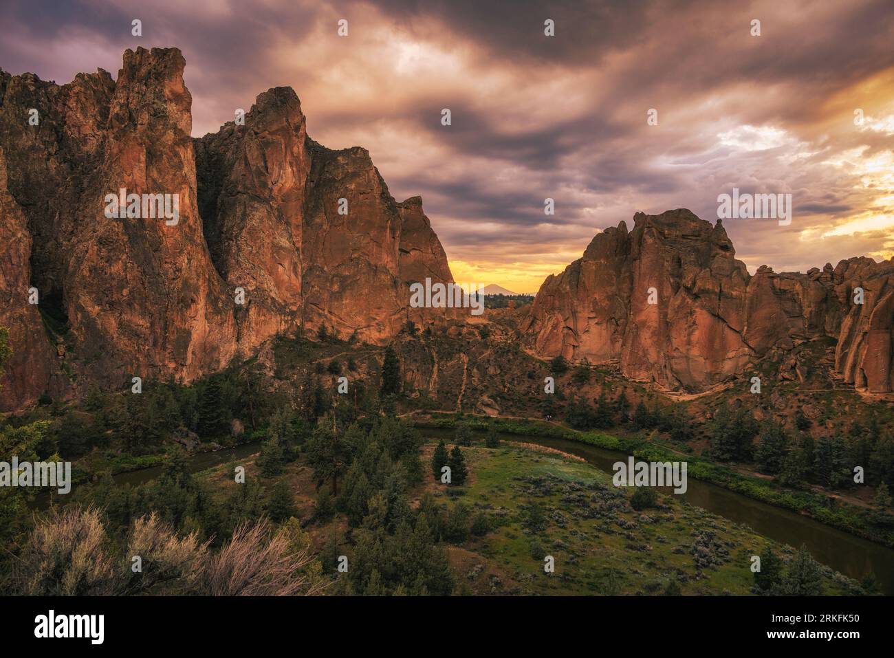 Smith Rock State Park near Bend Oregon Stock Photo - Alamy