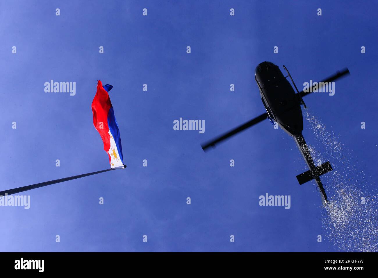 Philippine flag ceremony hi-res stock photography and images - Alamy