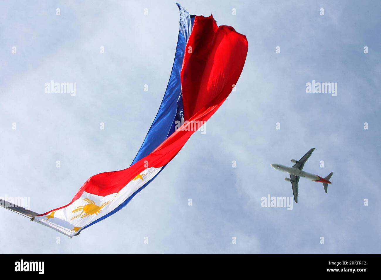 Philippine flag ceremony hi-res stock photography and images - Alamy