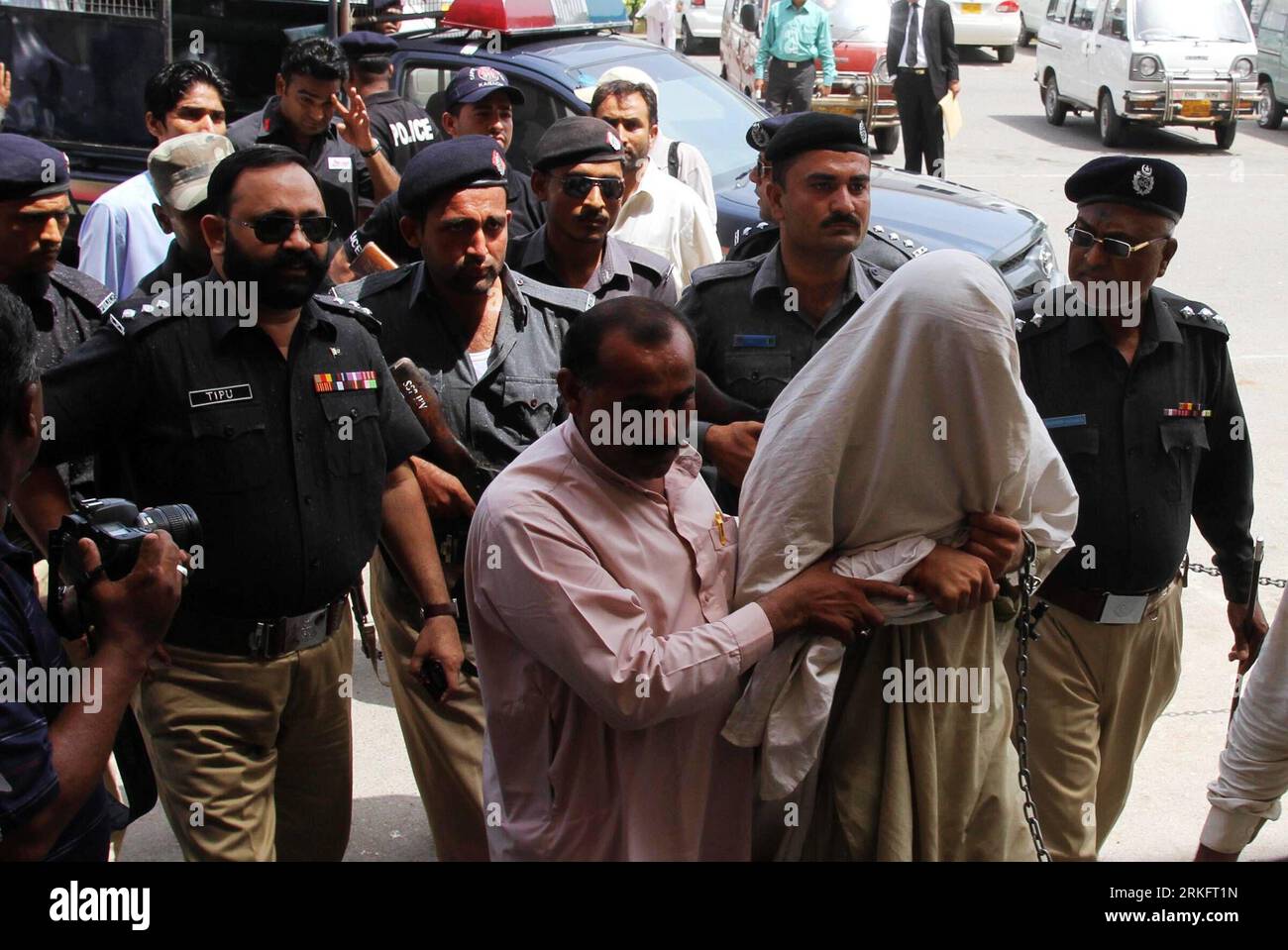 Cell karachi hi-res stock photography and images - Alamy