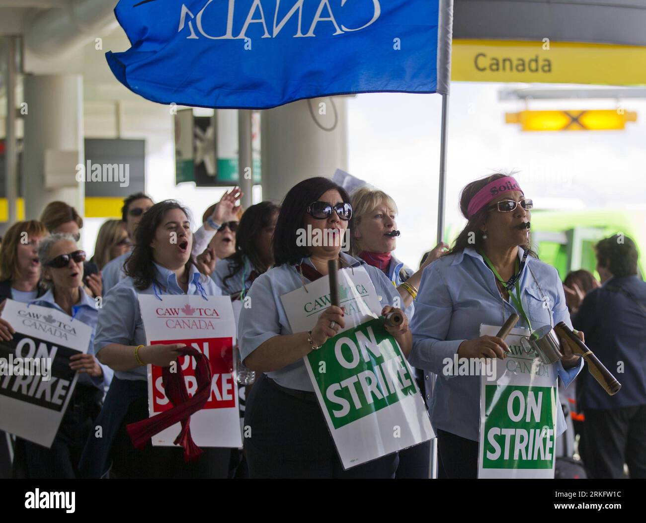 Canadian auto workers strike hi-res stock photography and images - Alamy Canadian auto workers strike hi-res stock photography and images - Alamy