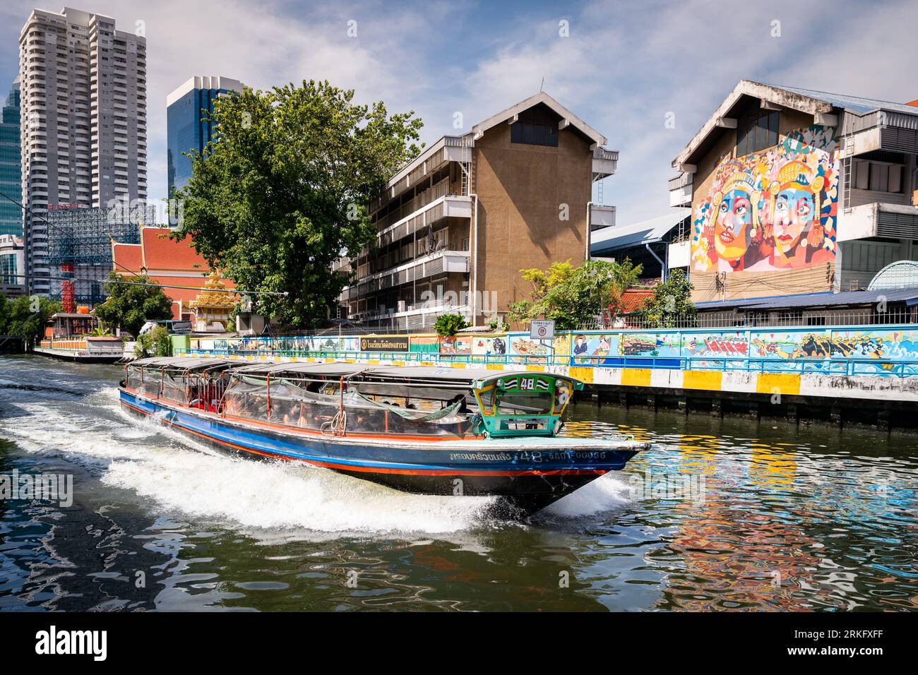 Wat sri bunruang water gate canal hi-res stock photography and images ...