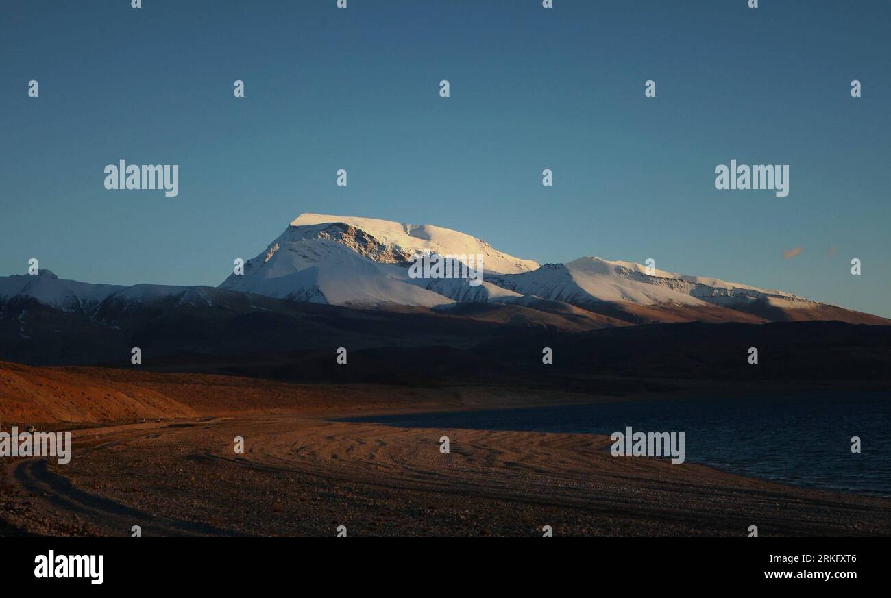 China tibet autonomous region kailash hi-res stock photography and ...