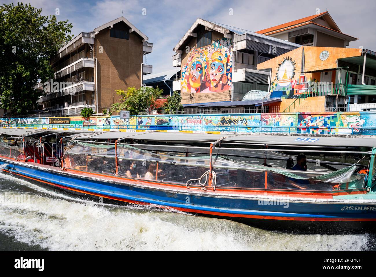 Wat sri bunruang water gate canal hi-res stock photography and images ...