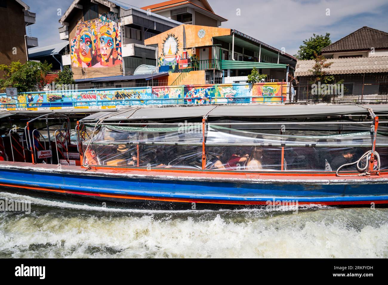 Wat sri bunruang water gate canal hi-res stock photography and images ...