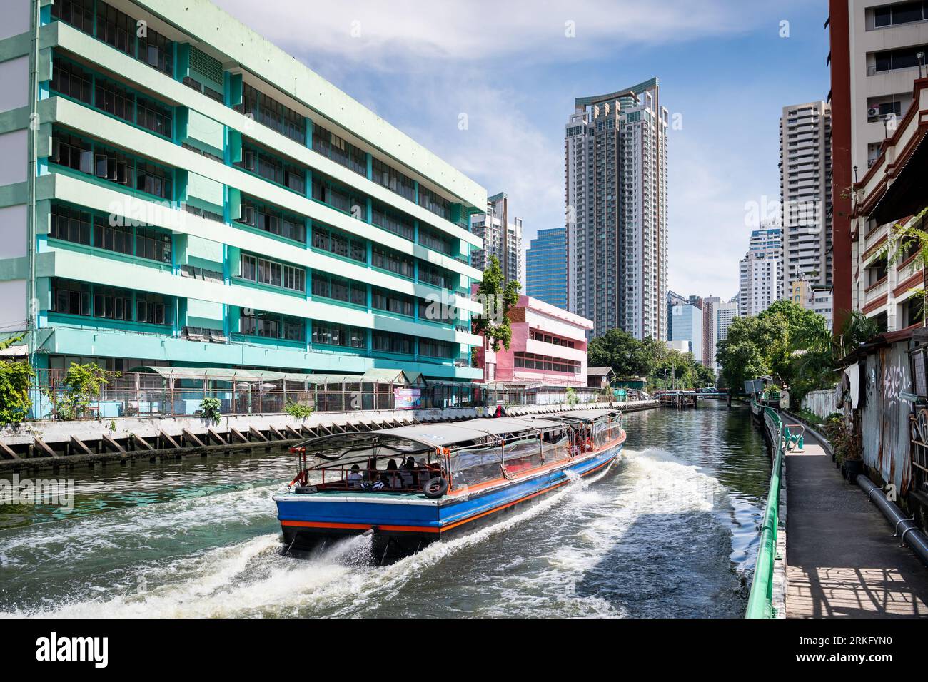 Wat sri bunruang water gate canal hi-res stock photography and images ...