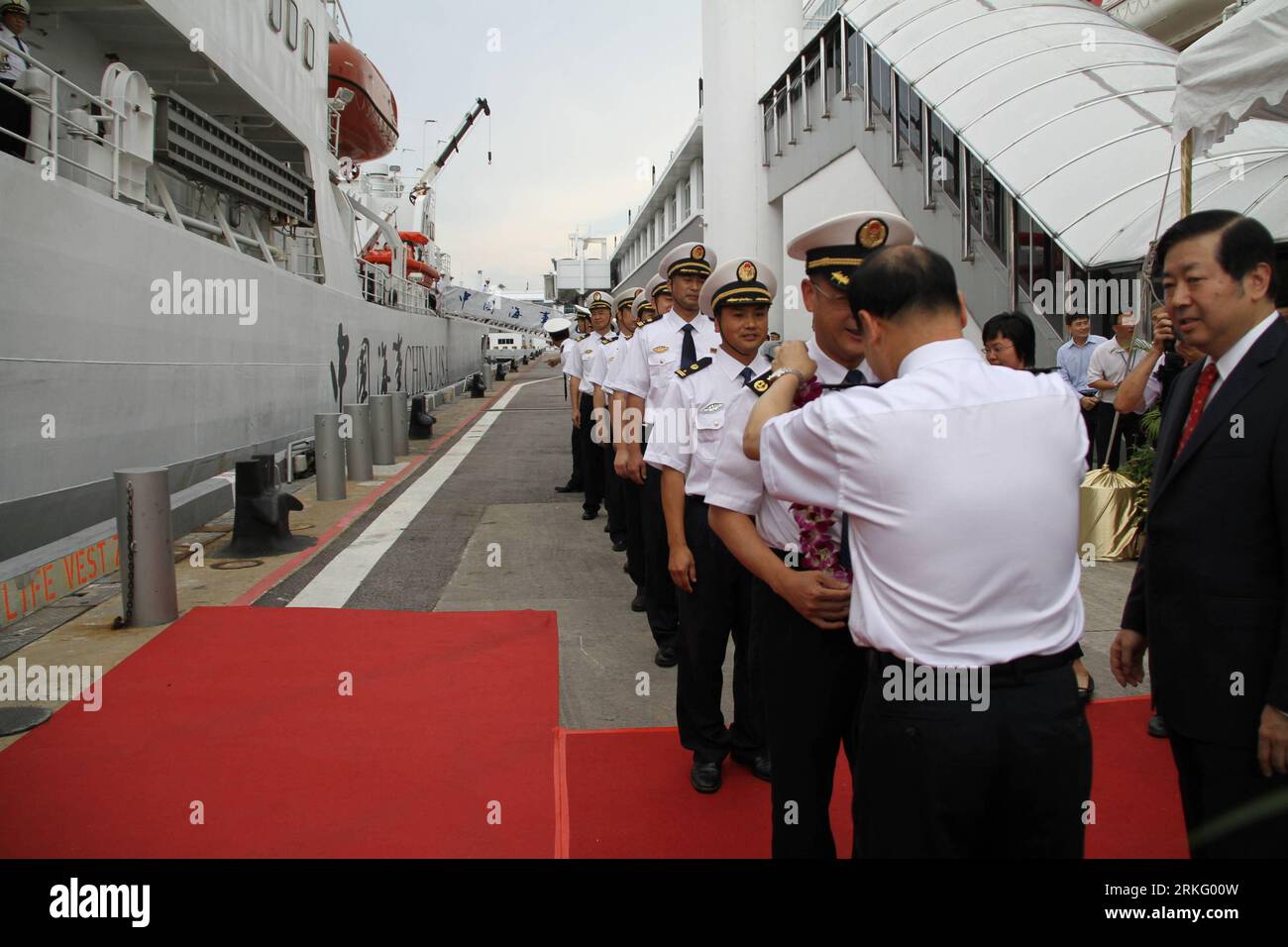 Cruise ship welcomed hi-res stock photography and images - Alamy