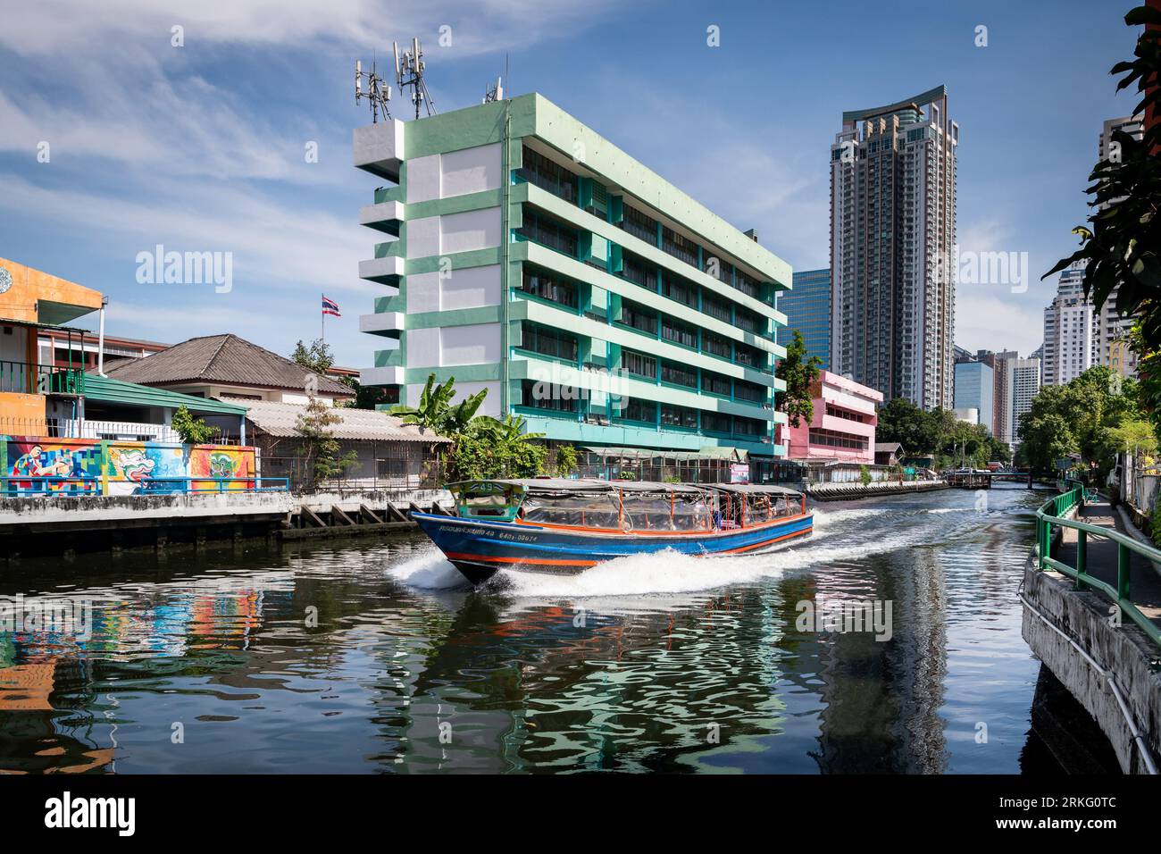 Wat sri bunruang water gate canal hi-res stock photography and images ...
