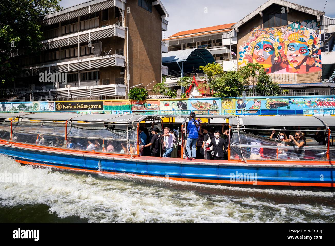 Wat sri bunruang water gate canal hi-res stock photography and images ...