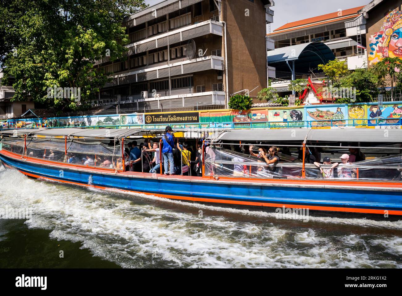 Wat sri bunruang water gate canal hi-res stock photography and images ...