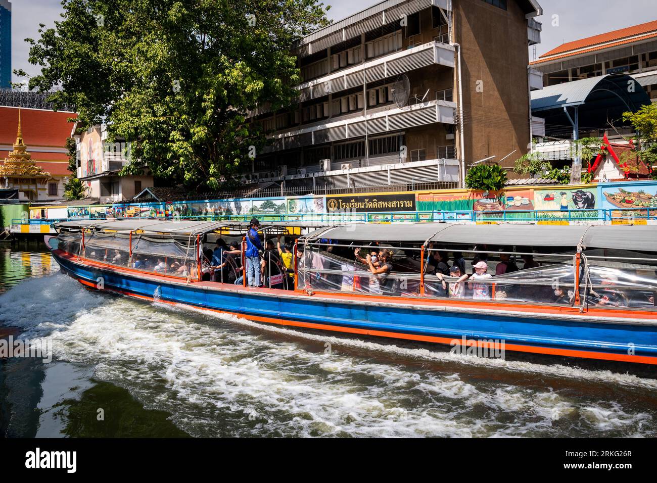 Wat sri bunruang water gate canal bangkok hi-res stock photography and ...