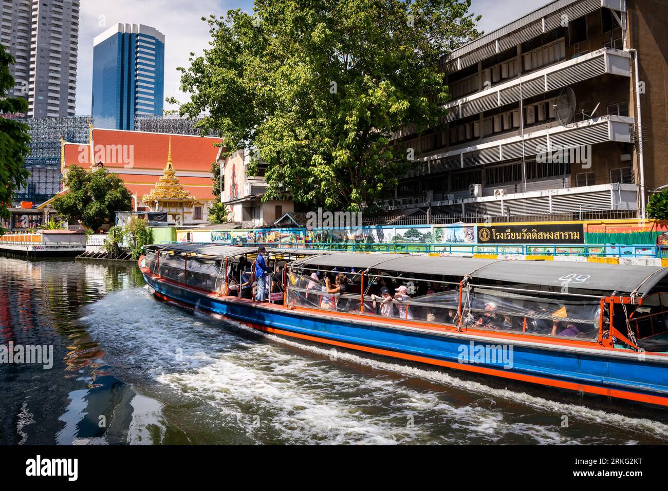Wat sri bunruang water gate canal hi-res stock photography and images ...