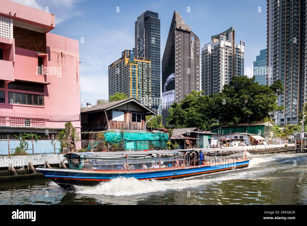 Wat sri bunruang water gate canal hi-res stock photography and images ...
