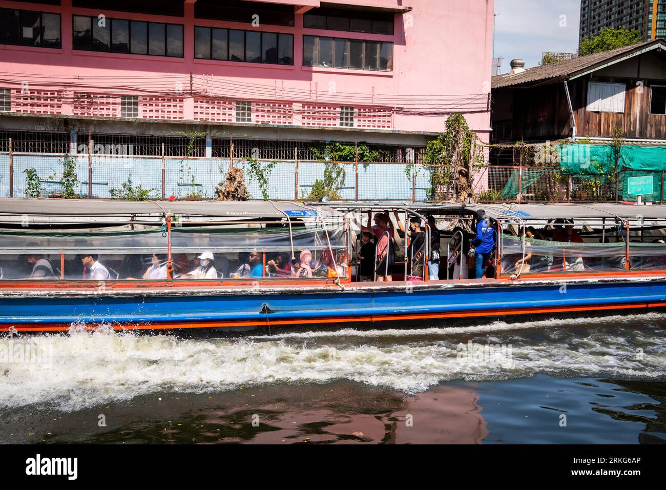 Wat sri bunruang water gate canal hi-res stock photography and images ...