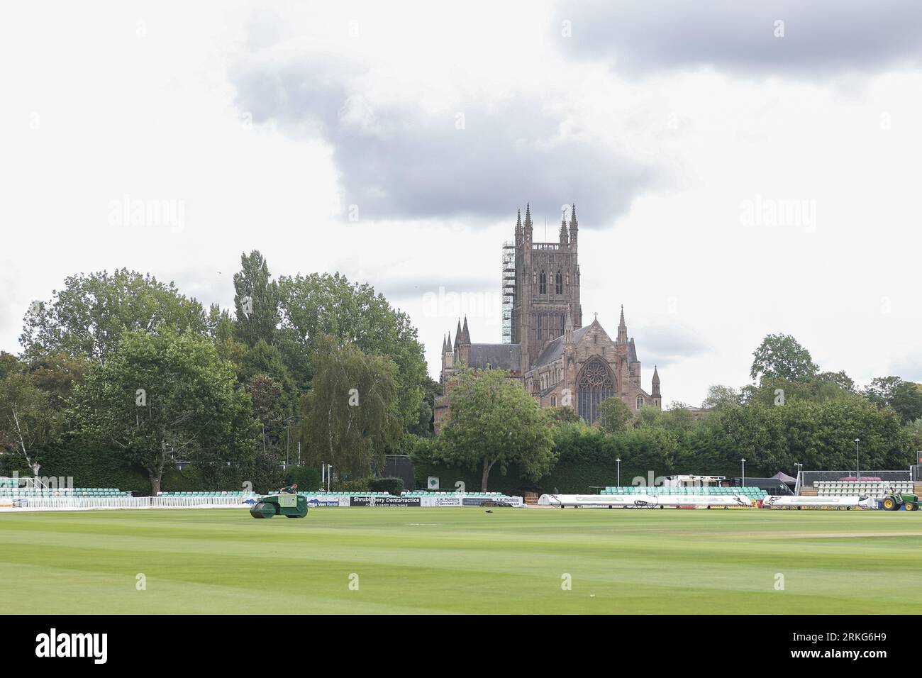 Cricket worcestershire cricket ground new road hi-res stock photography ...