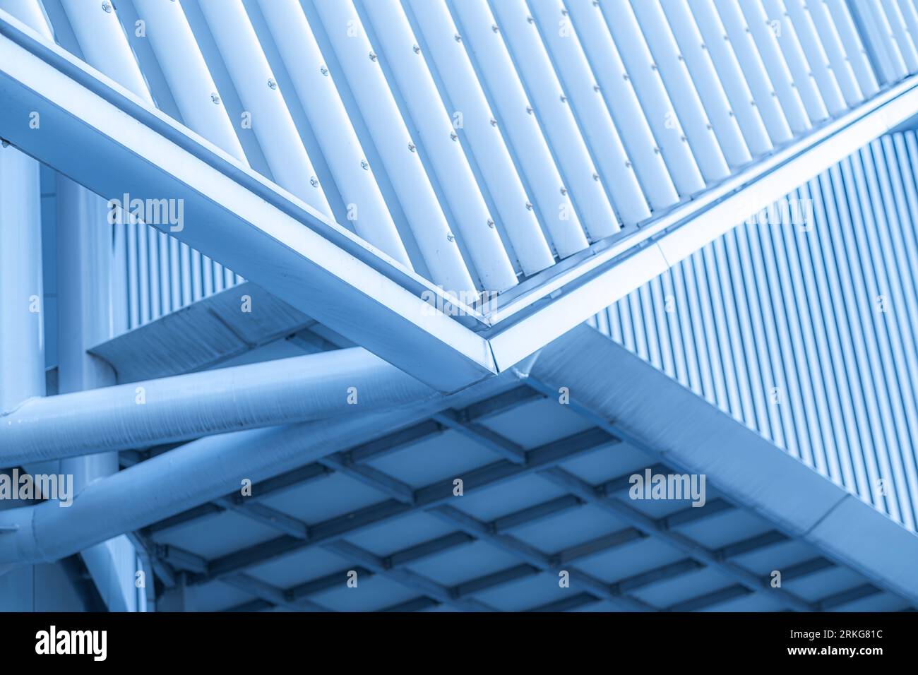 Modern metalic architectural detail hi-res stock photography and images ...