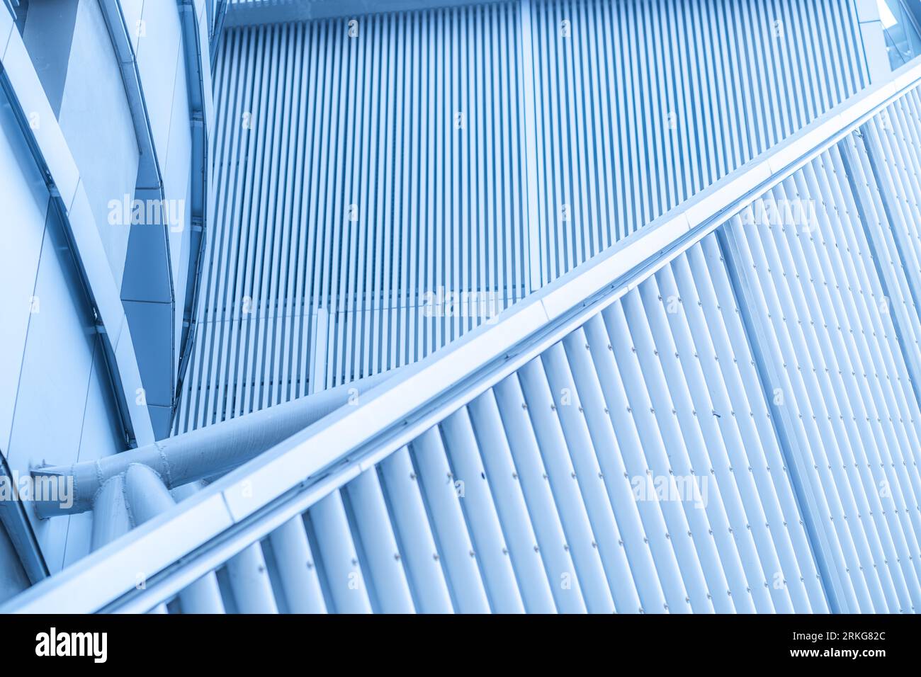 Modern metalic architectural detail hi-res stock photography and images ...