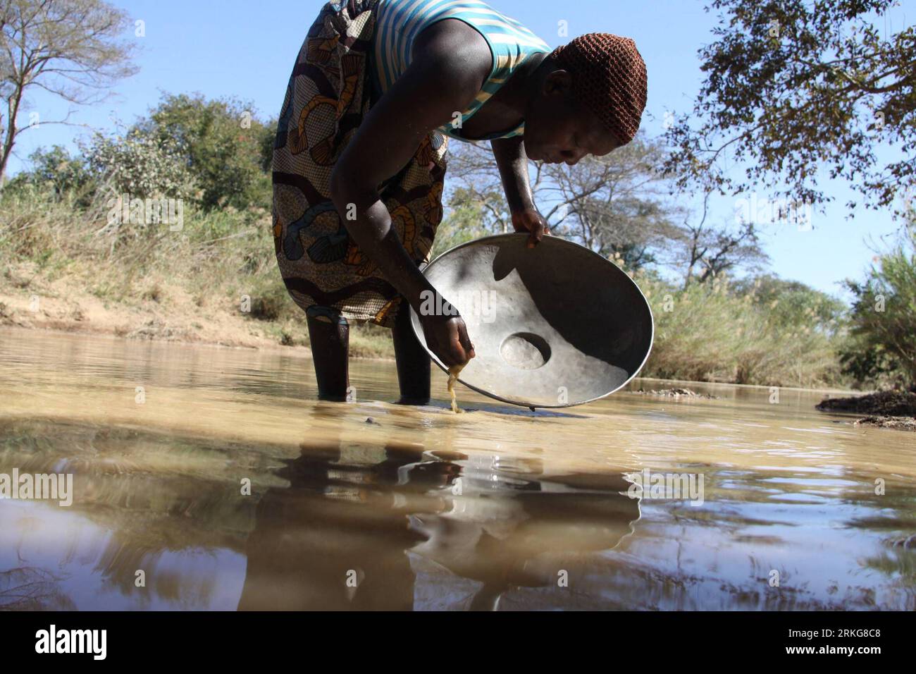 Gold schurfen hi-res stock photography and images - Alamy