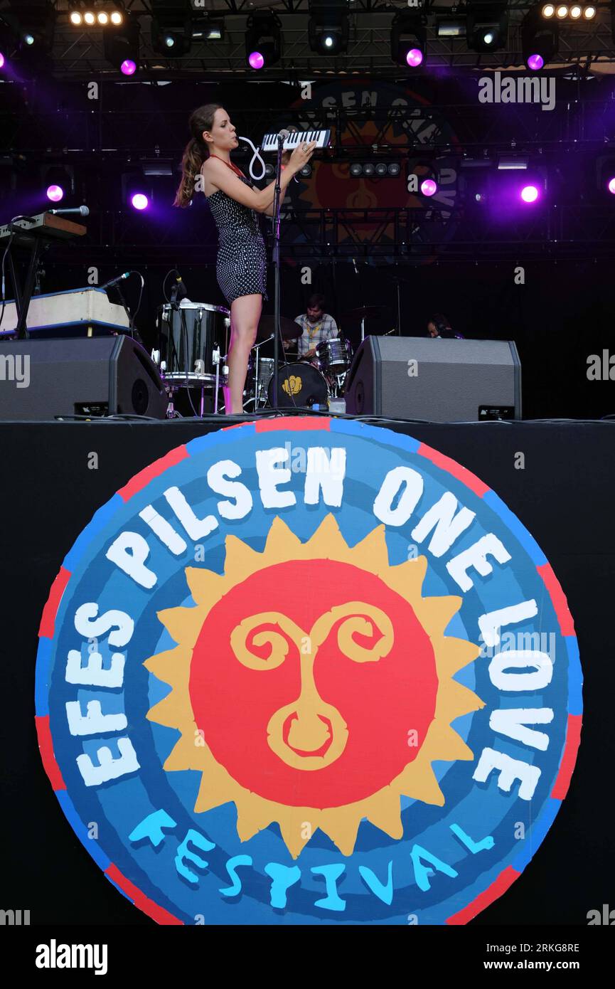 Efe people hi-res stock photography and images - Alamy