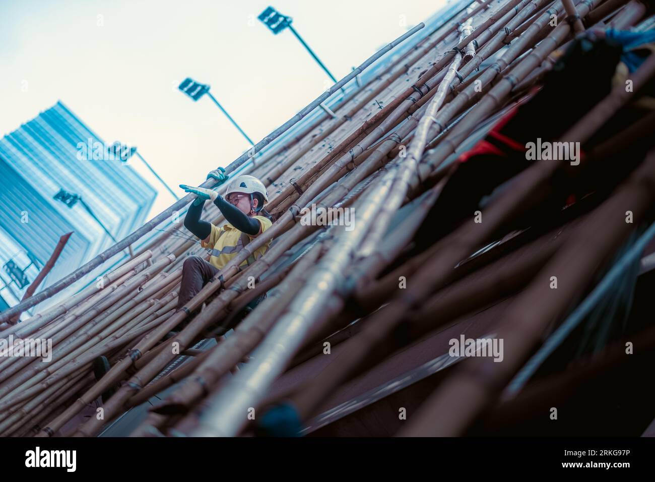 Construction worker climbing scaffolding hi-res stock photography and ...