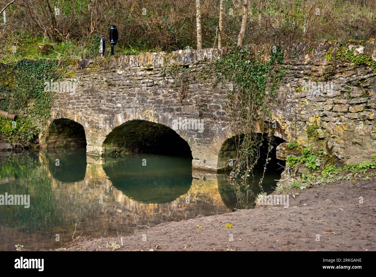 Castle combe bridge hi-res stock photography and images - Alamy