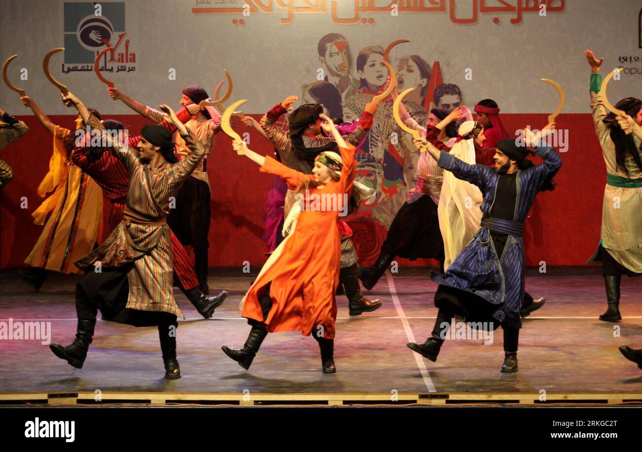 Palestinian dabka dance hi-res stock photography and images - Alamy