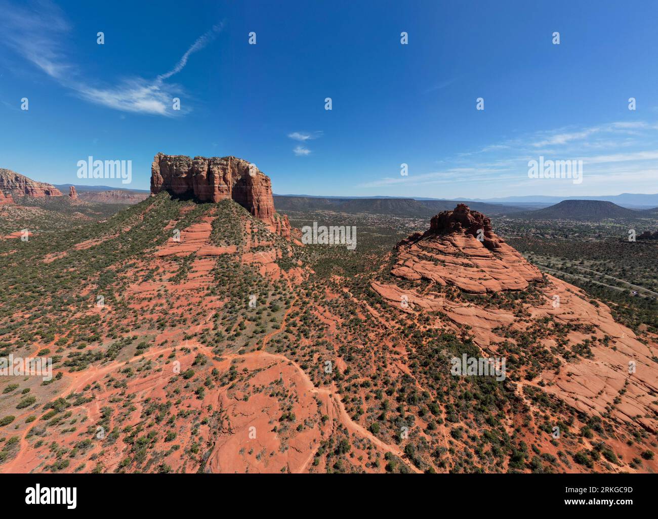 Spectacular view of Courthouse Butte and Bell Rock in Sedona, Arizona ...