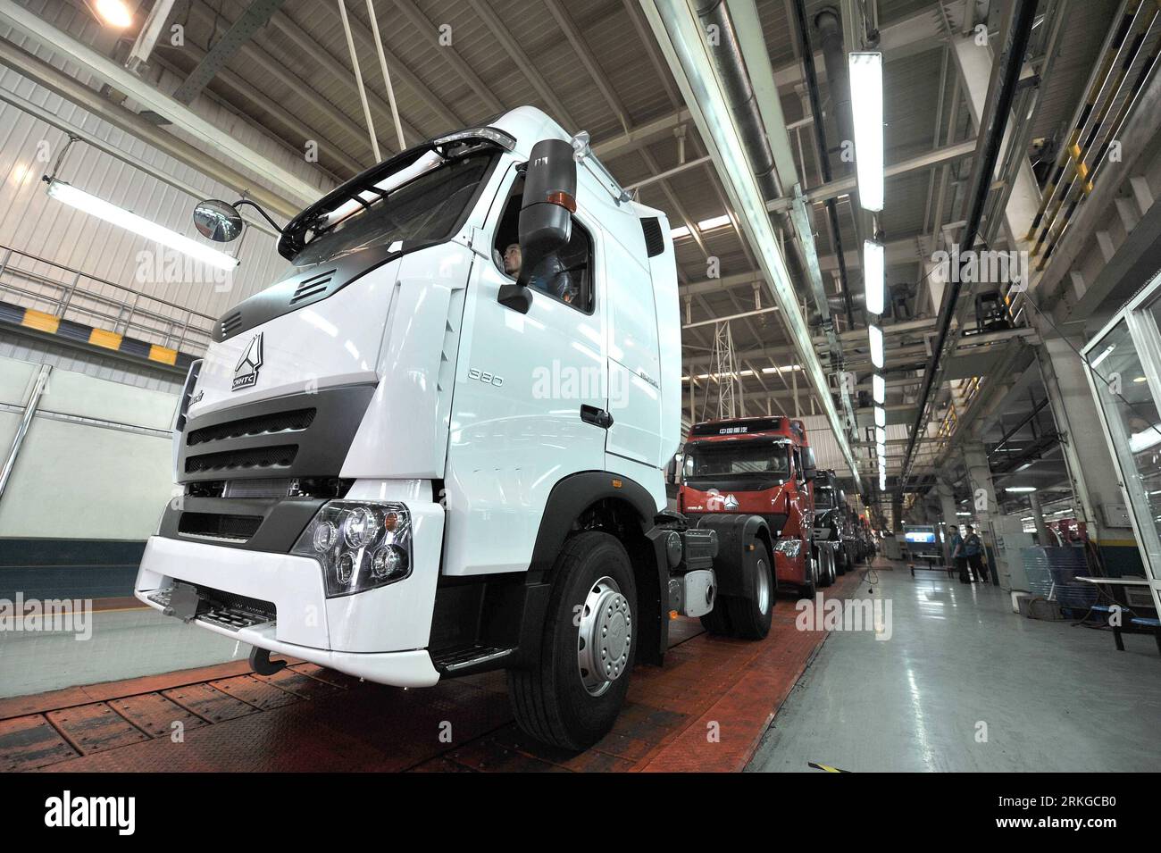 Sinotruk howo hi-res stock photography and images - Alamy
