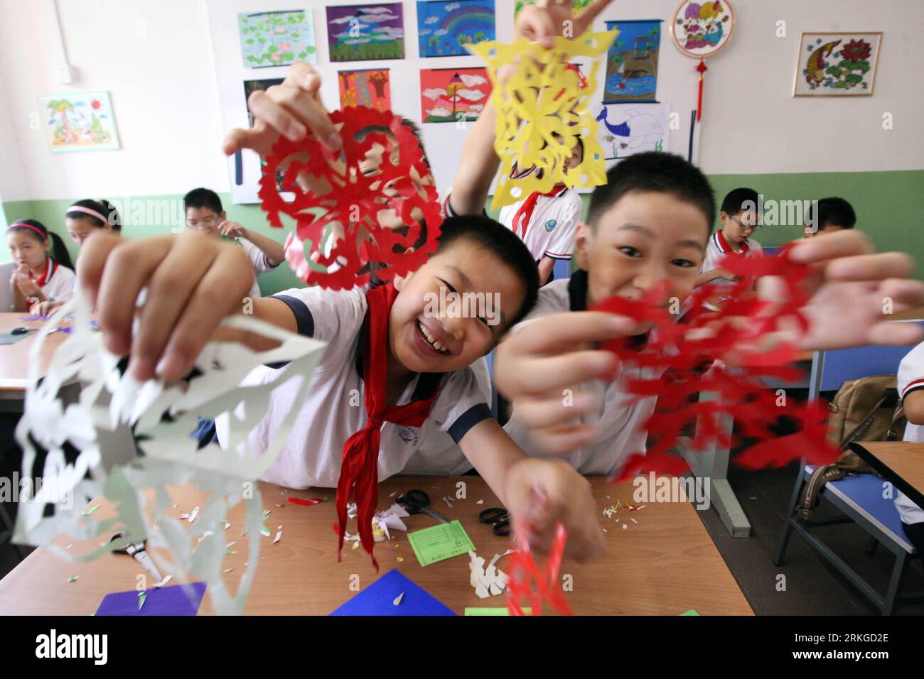 Paper cutting club hi-res stock photography and images - Alamy